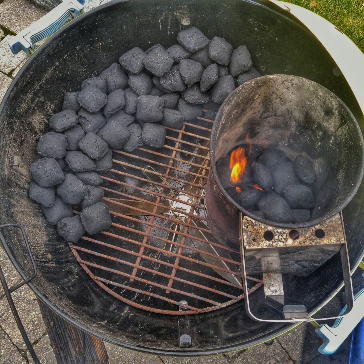 Here we go! Dual Rib Roasts On the Vintage @webergrills Simpson’s ...